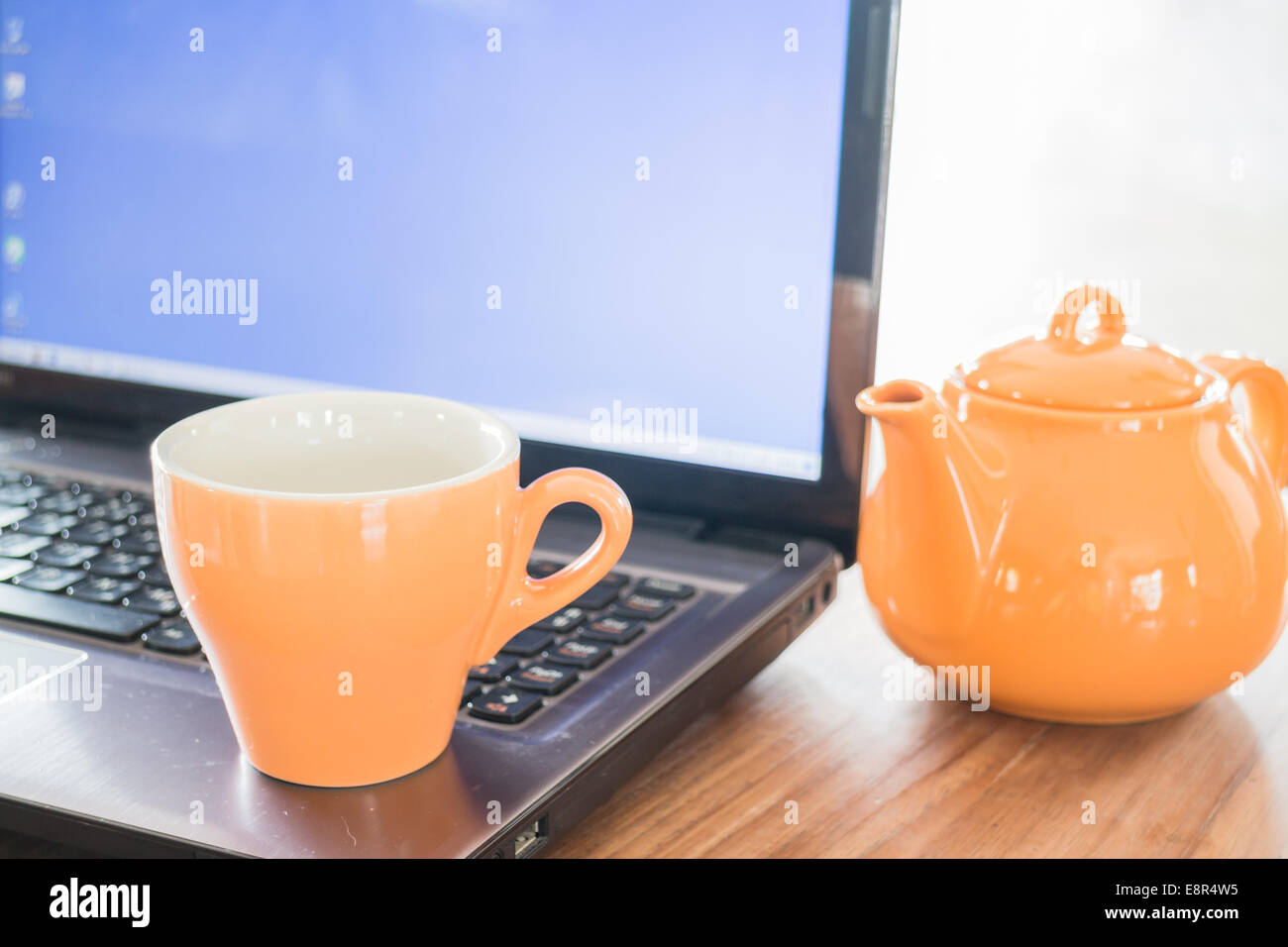 Tea time break of work hi-res stock photography and images - Alamy