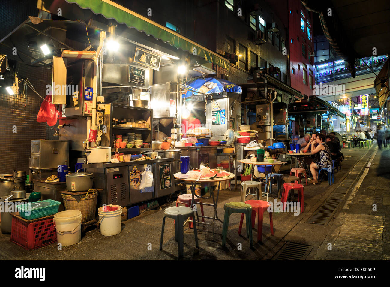 Cooked food stalls hi-res stock photography and images - Alamy