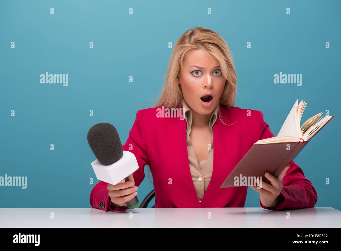 Female tv presenter studio hi-res stock photography and images - Alamy
