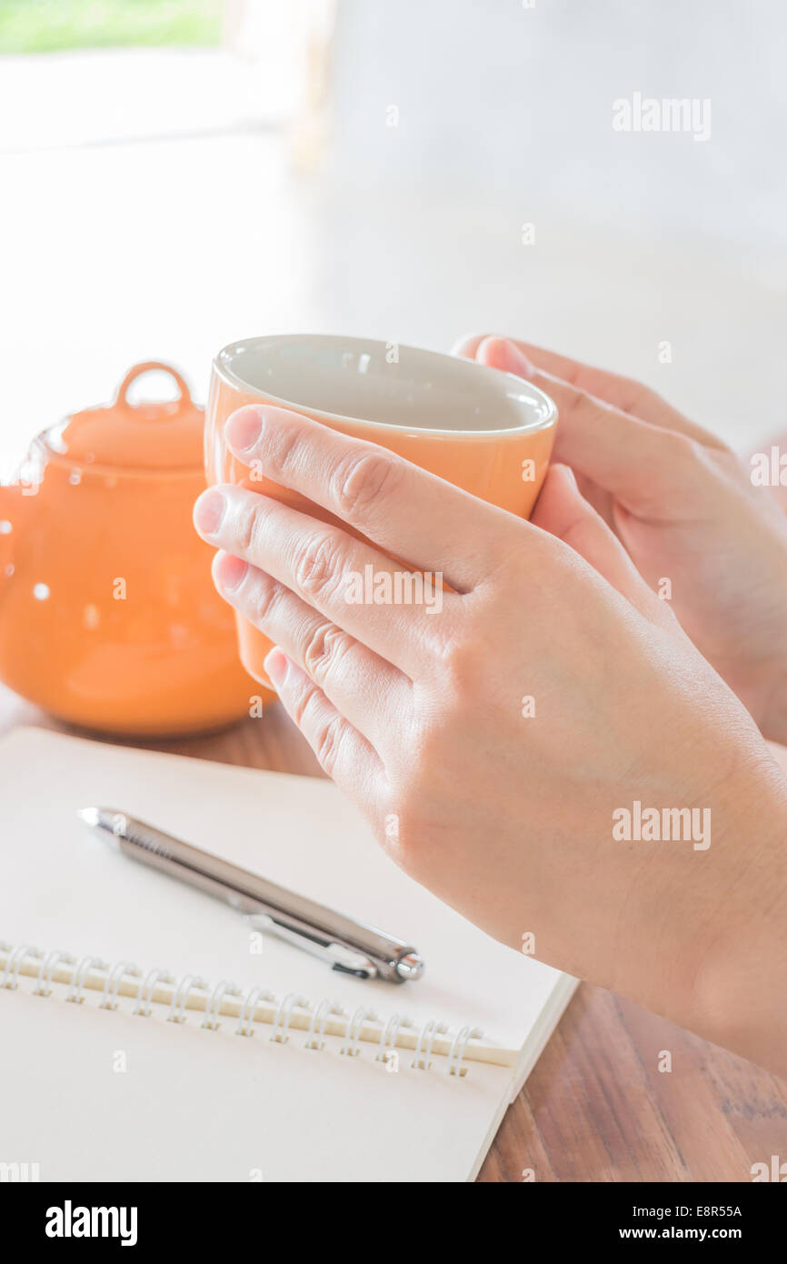 Hand hold hot tea cup, stock photo Stock Photo - Alamy