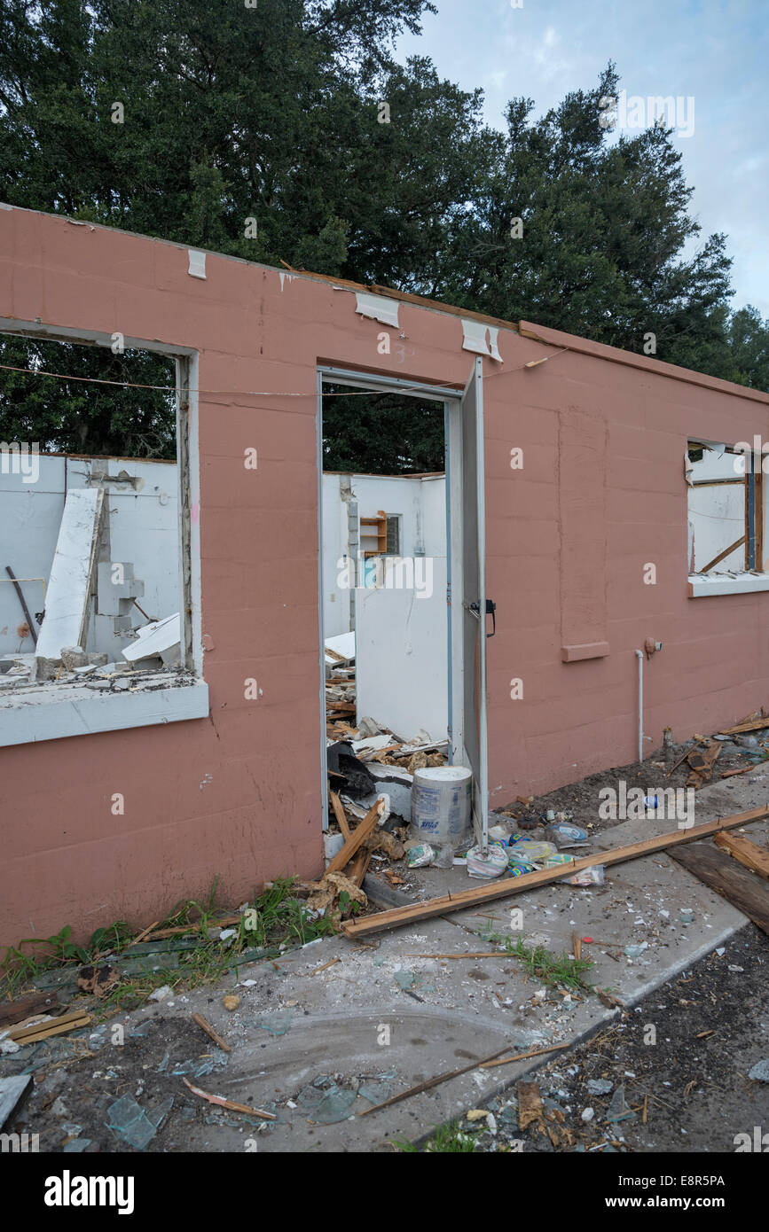 Motel demolition in North Florida Stock Photo - Alamy