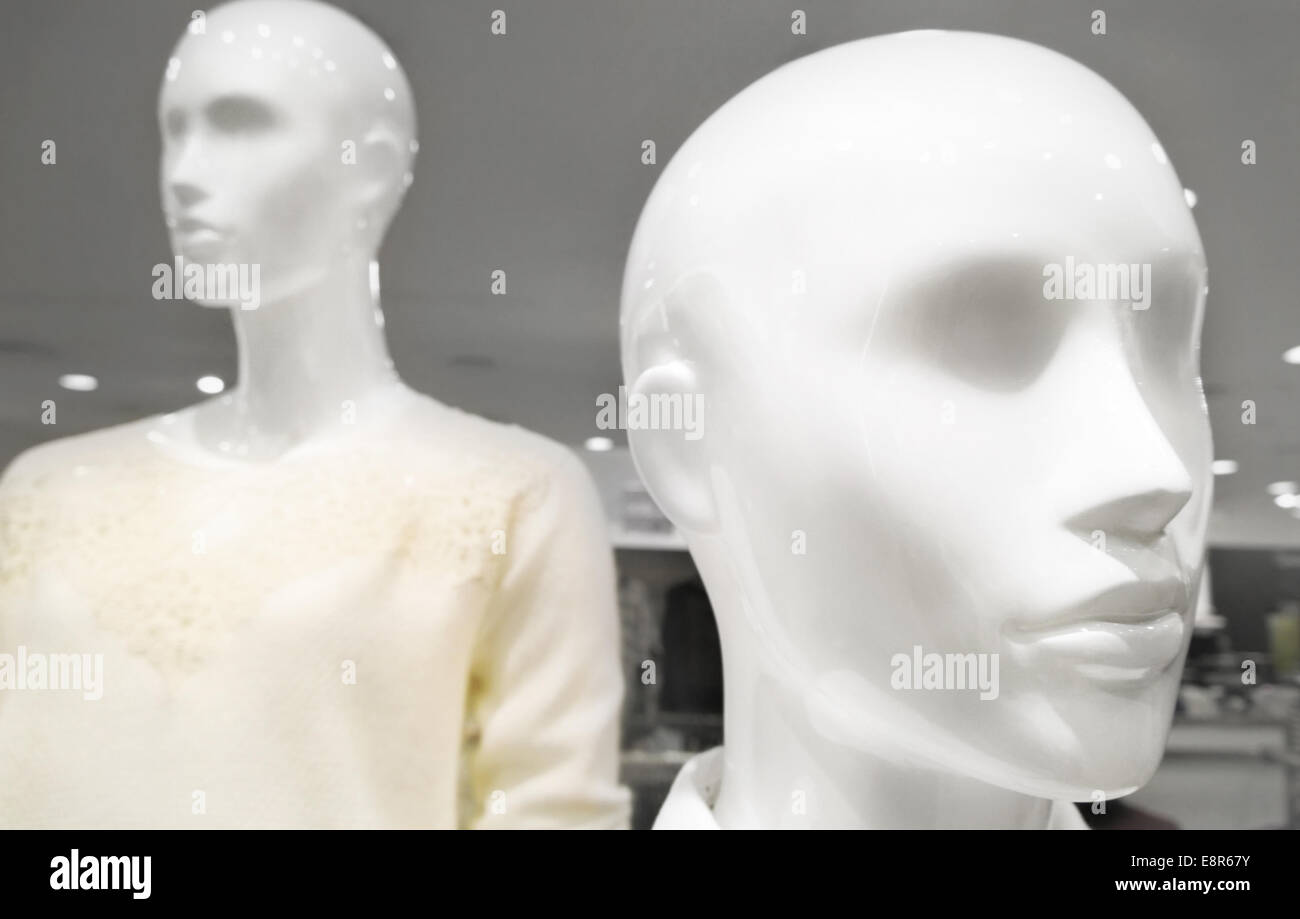 White female dummy inside a casual clothing store Stock Photo - Alamy