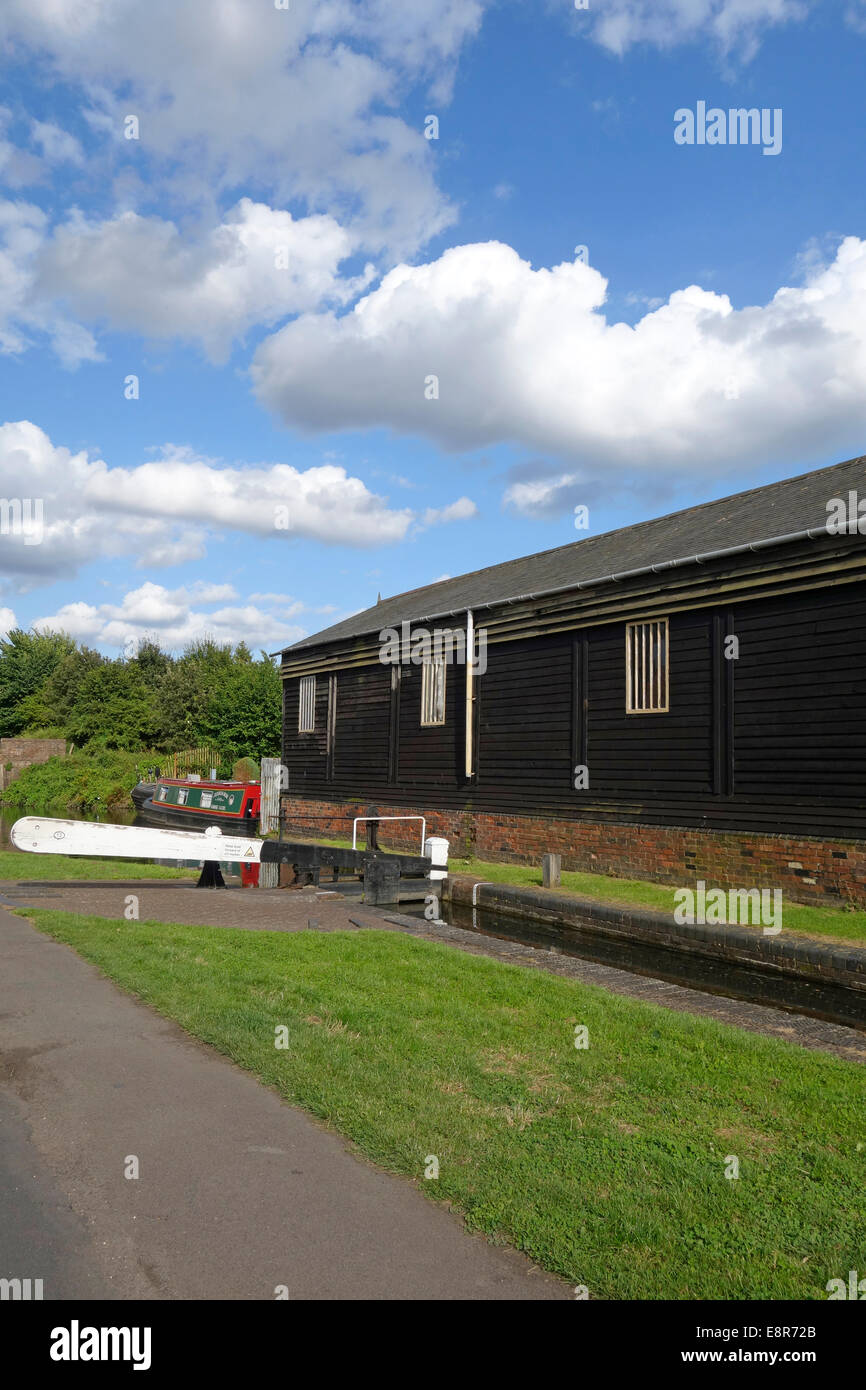 Dadford's Wharf, Stourbridge Canal, Wordsley, West Midlands, England ...