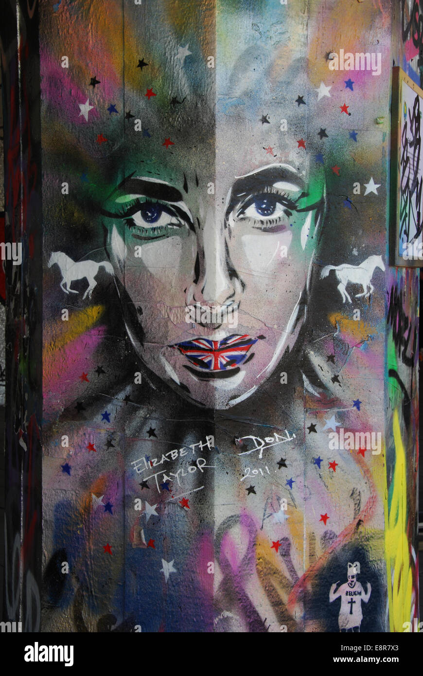 Mural graffiti portrait face hi-res stock photography and images - Alamy