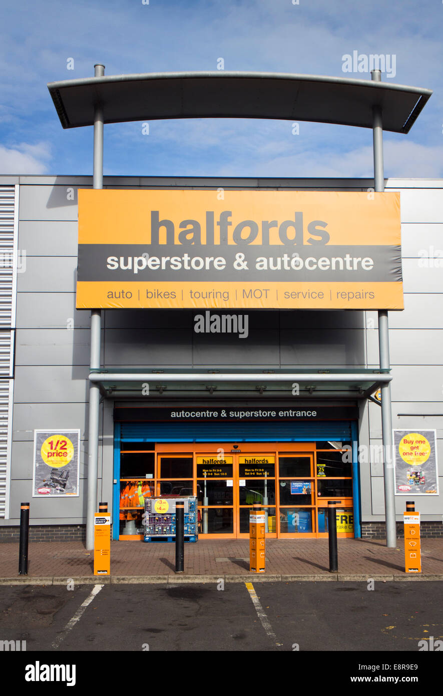 Auto superstore hi-res stock photography and images - Alamy