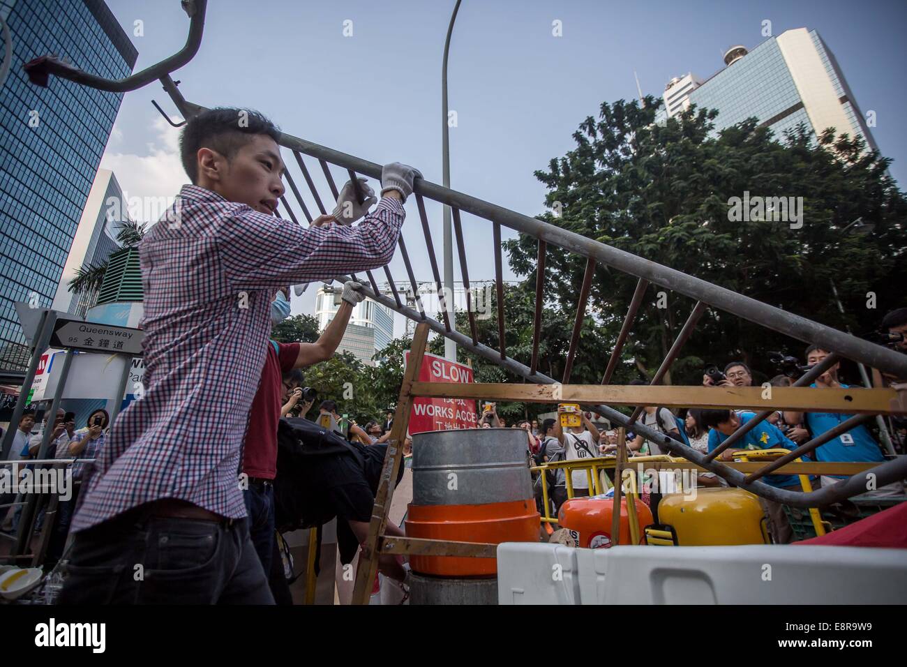 Hong Kong, China. 13th Oct, 2014. Occupy activists set up barricade on ...