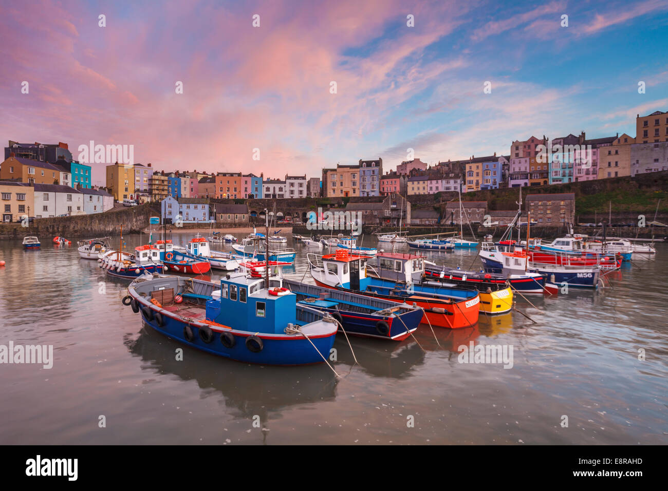 Tenby harbour pembrokeshire coast hi-res stock photography and images ...