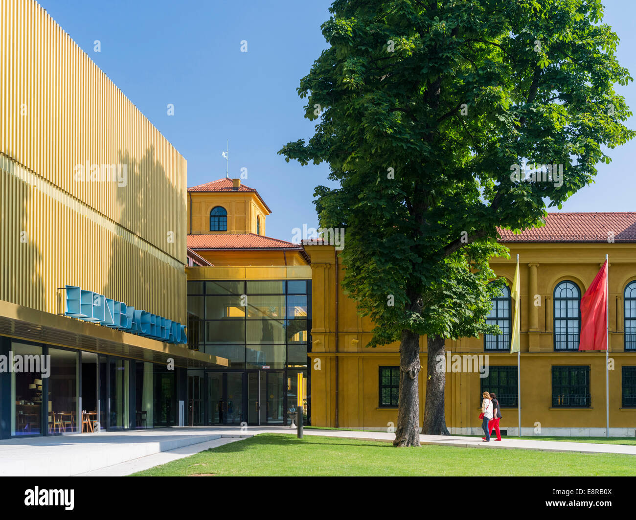 Lenbachhaus (Lenbach Building) and its staedtische Galarie (municipal ...