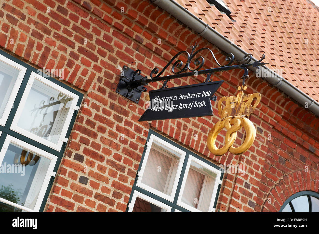 Old shop sign hi-res stock photography and images - Alamy