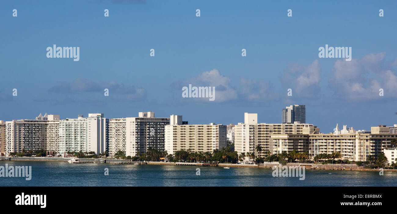 Miami river water high rise building buildings hi-res stock photography ...