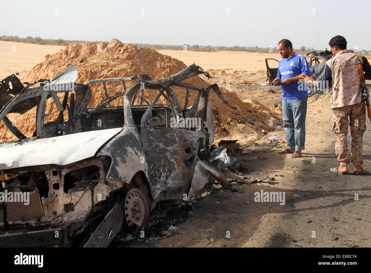 Ruined car hi-res stock photography and images - Alamy