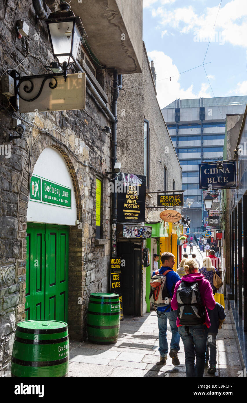 Merchants arch in temple bar hi-res stock photography and images - Alamy