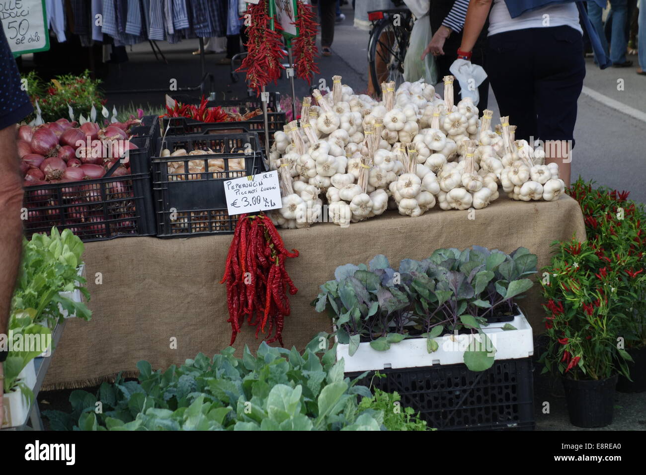 Food stall at an Italian market Stock Photo - Alamy