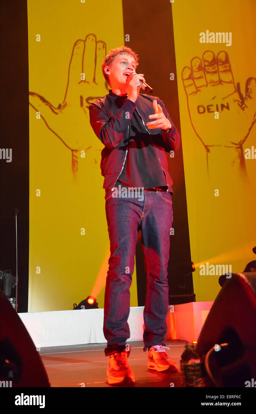 Tim Bendzko performing live at Koenig Pilsener Arena. Featuring: Tim ...