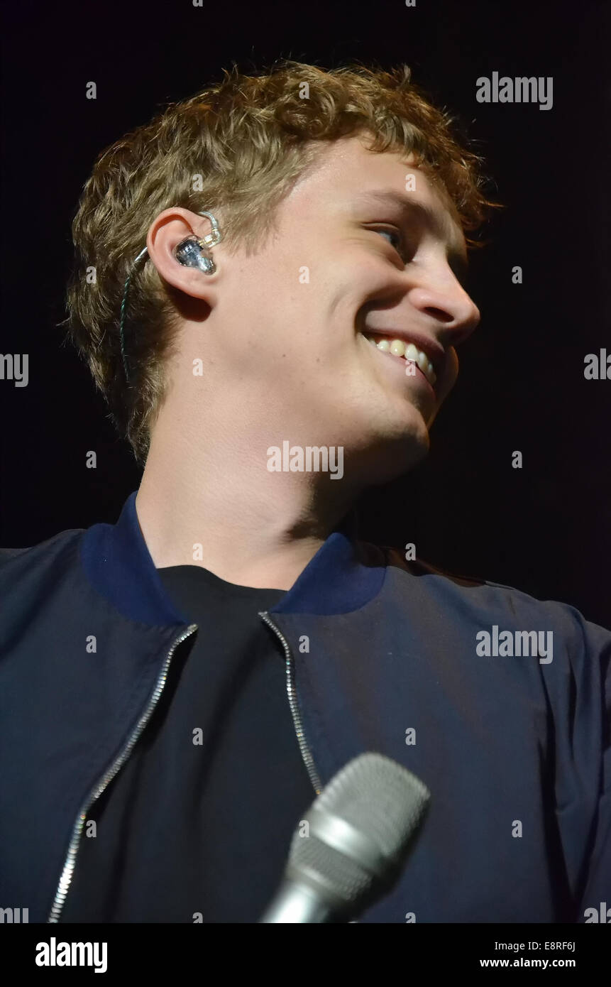 Tim Bendzko performing live at Koenig Pilsener Arena. Featuring: Tim ...