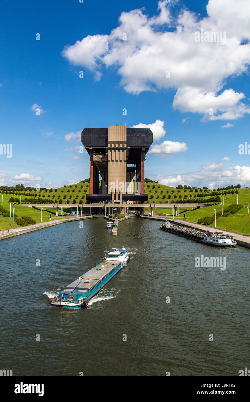 The ship lift of Strepy-Thieu, on the Canal du Centre, a UNESCO World ...