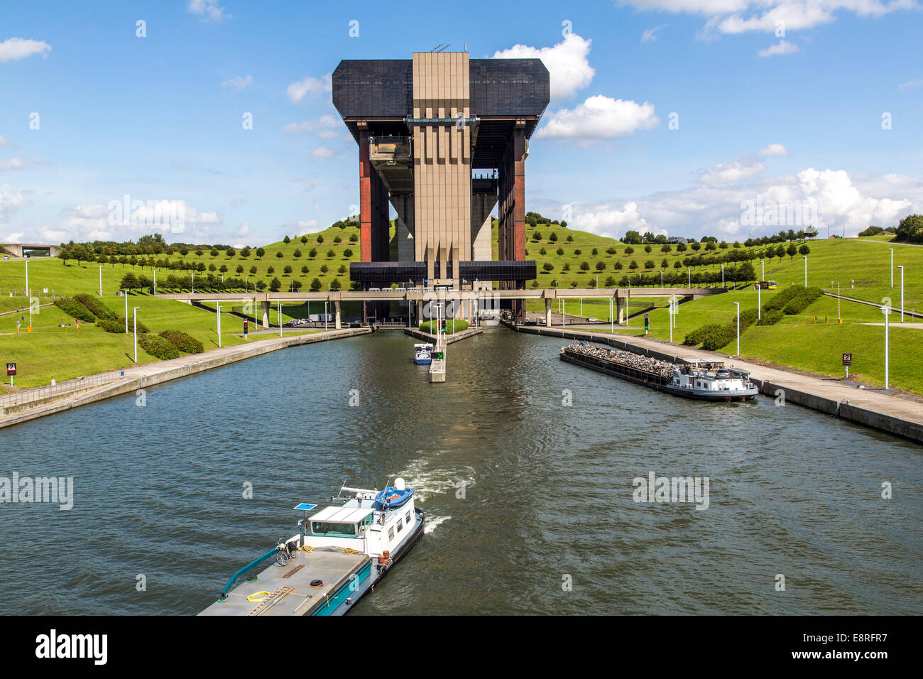 Ship lift canal hi-res stock photography and images - Alamy