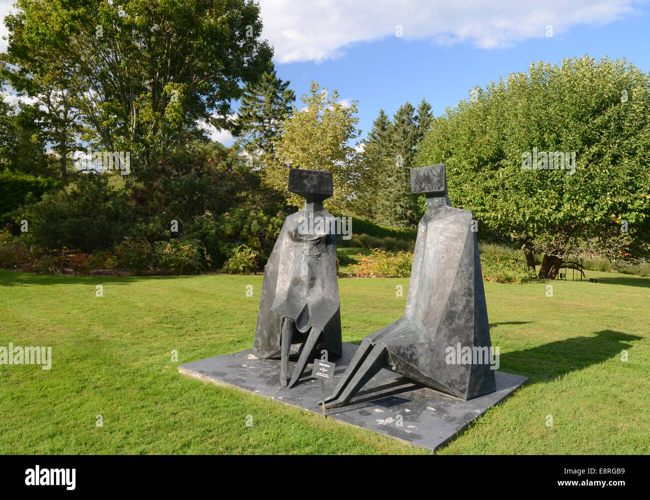 Seated figures hi-res stock photography and images - Alamy