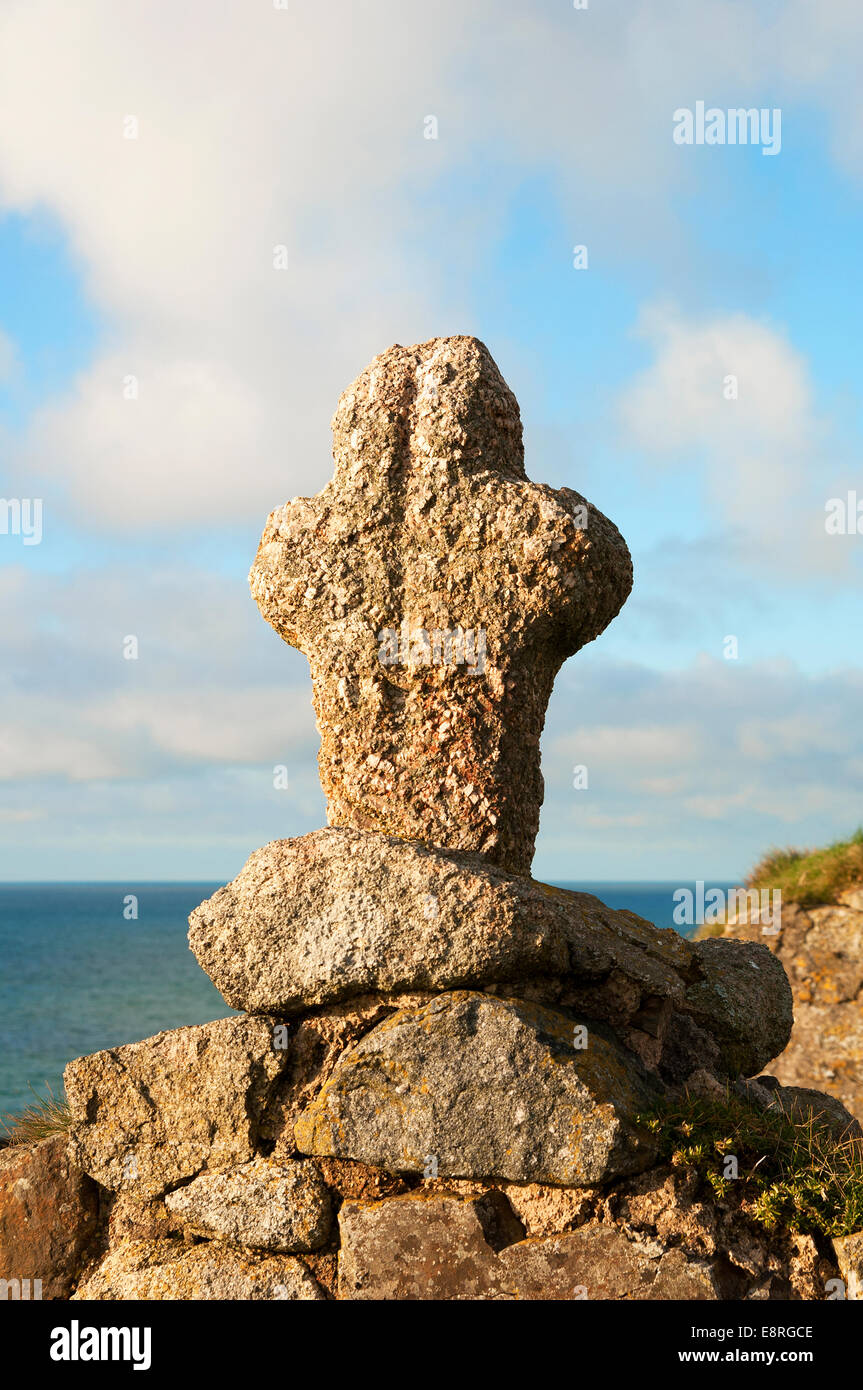 Ancient stone celtic cross hi-res stock photography and images - Alamy