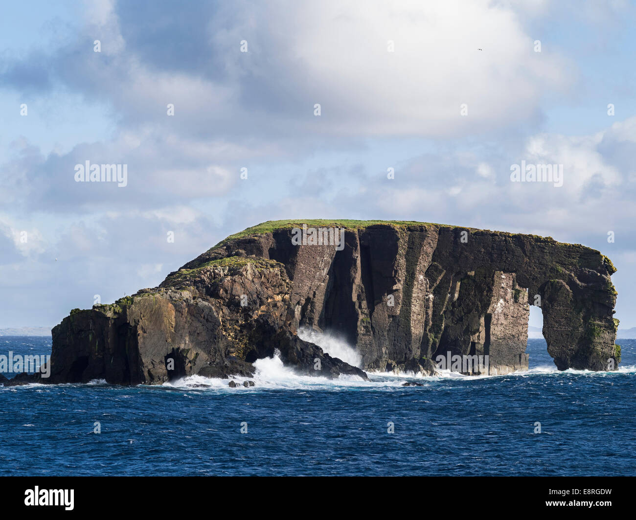 Dore holm eshaness hi-res stock photography and images - Alamy