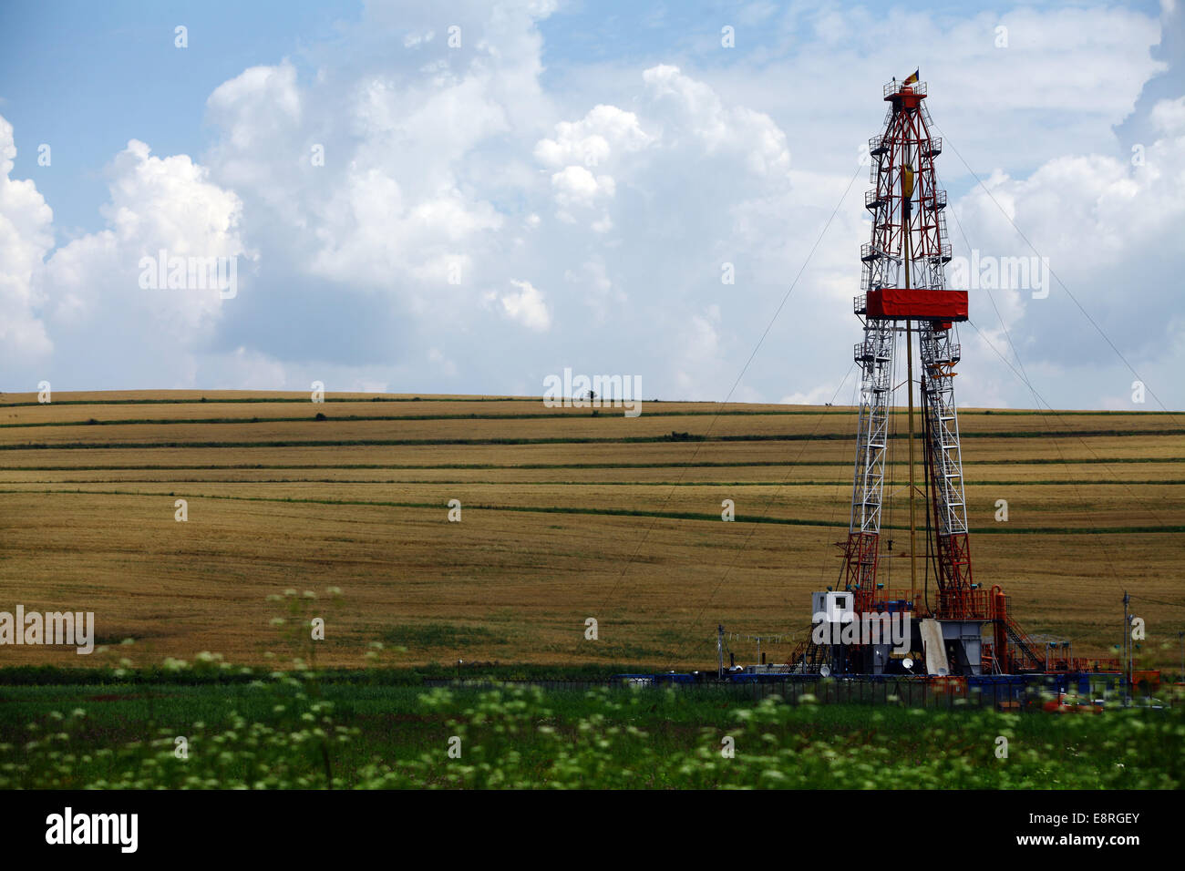 Shale oil gas rig hi-res stock photography and images - Alamy
