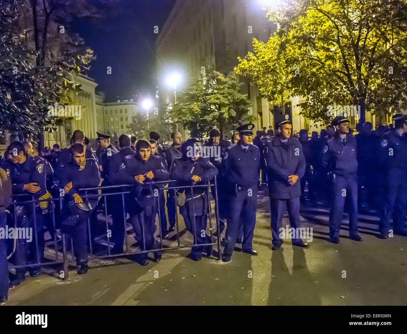 Kiev, Ukraine. 13th Oct, 2014. Soldiers of the National Guard picket ...