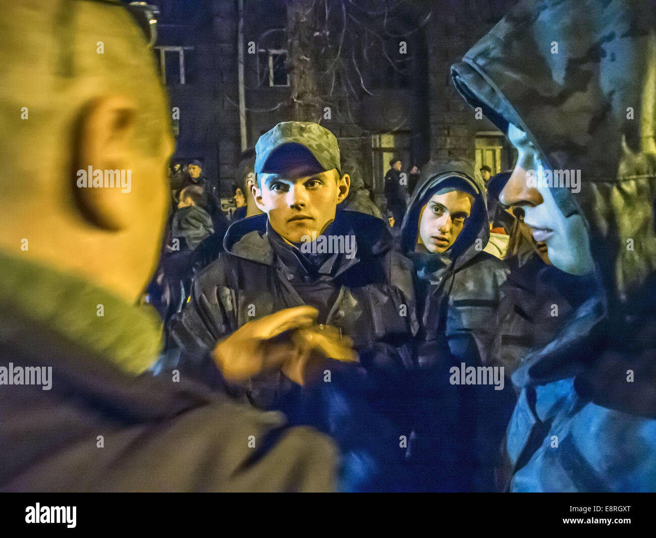 Soldiers of the National Guard picket the Presidential Administration ...
