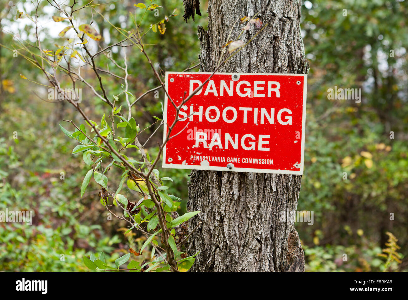 Shooting range warning sign - Pennsylvania USA Stock Photo - Alamy