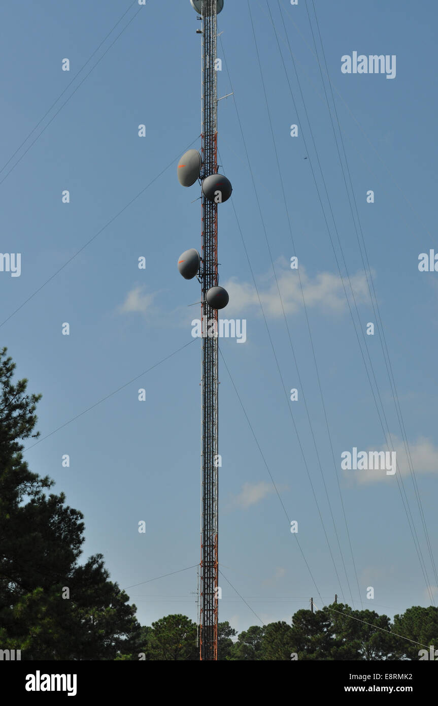 Microwave antenna hi-res stock photography and images - Alamy