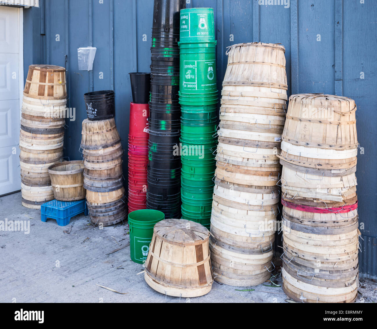 Plastic baskets hi-res stock photography and images - Alamy