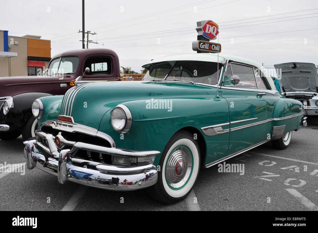 A 1952 Pontiac Chieftain Stock Photo - Alamy
