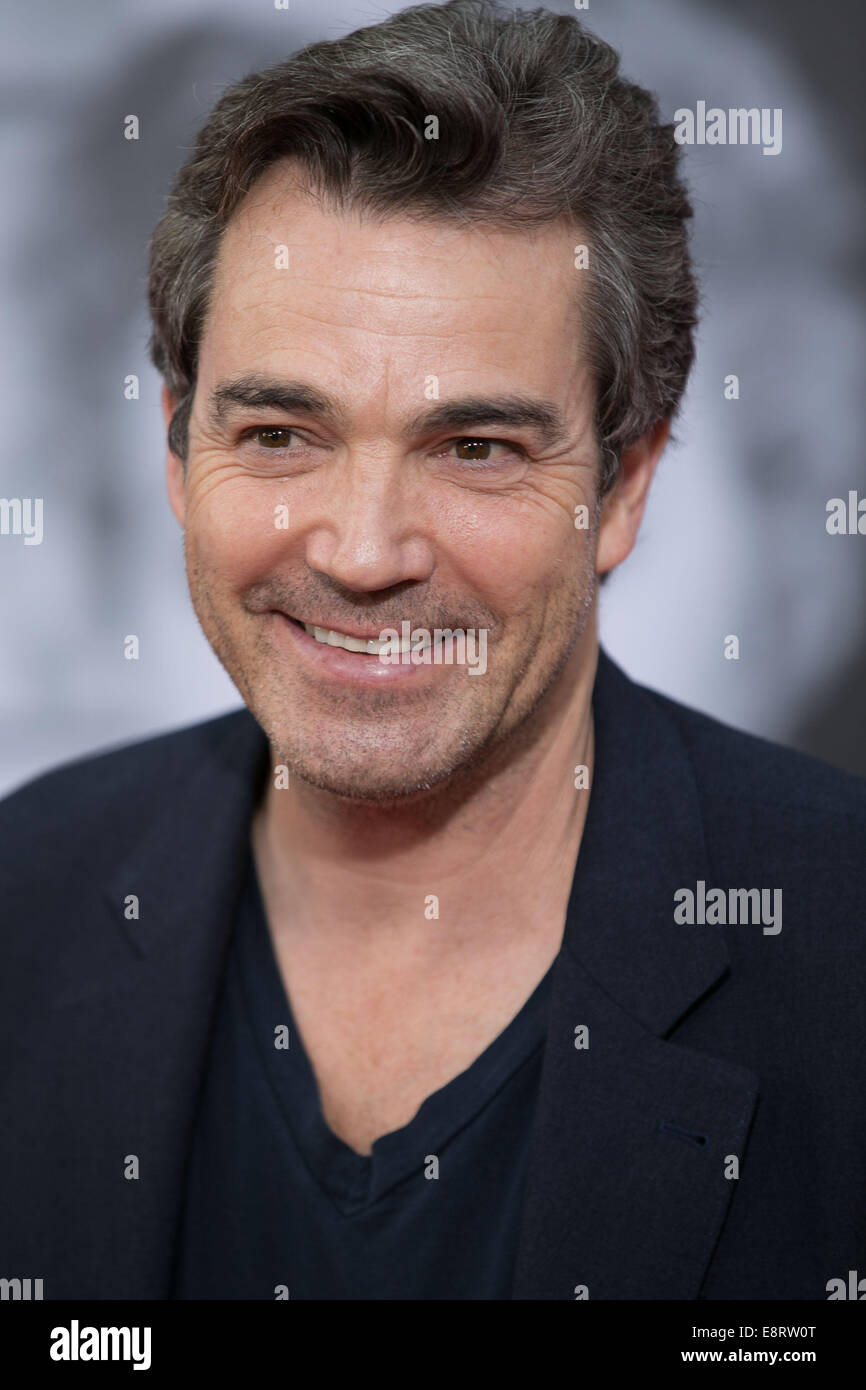 Jon tenney hi-res stock photography and images - Alamy