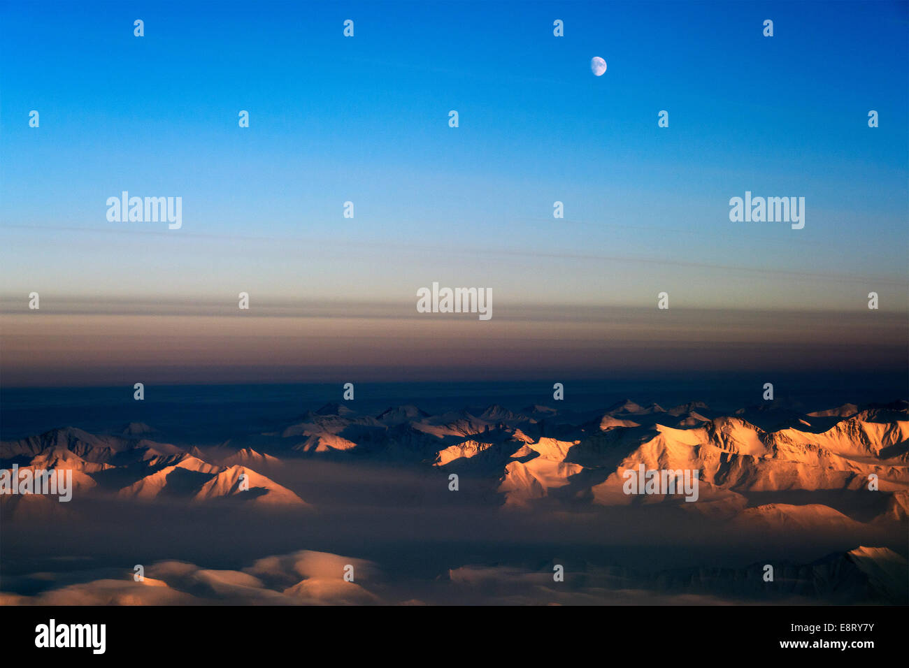 NASA P-3 aircraft captures the Moon above the horizon during IceBridge ...