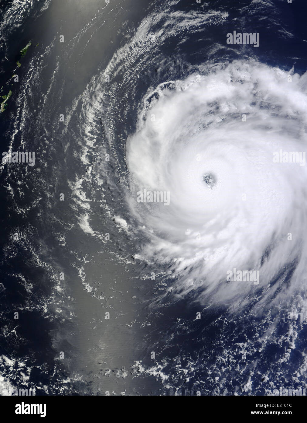 The eye of typhoon hi-res stock photography and images - Alamy