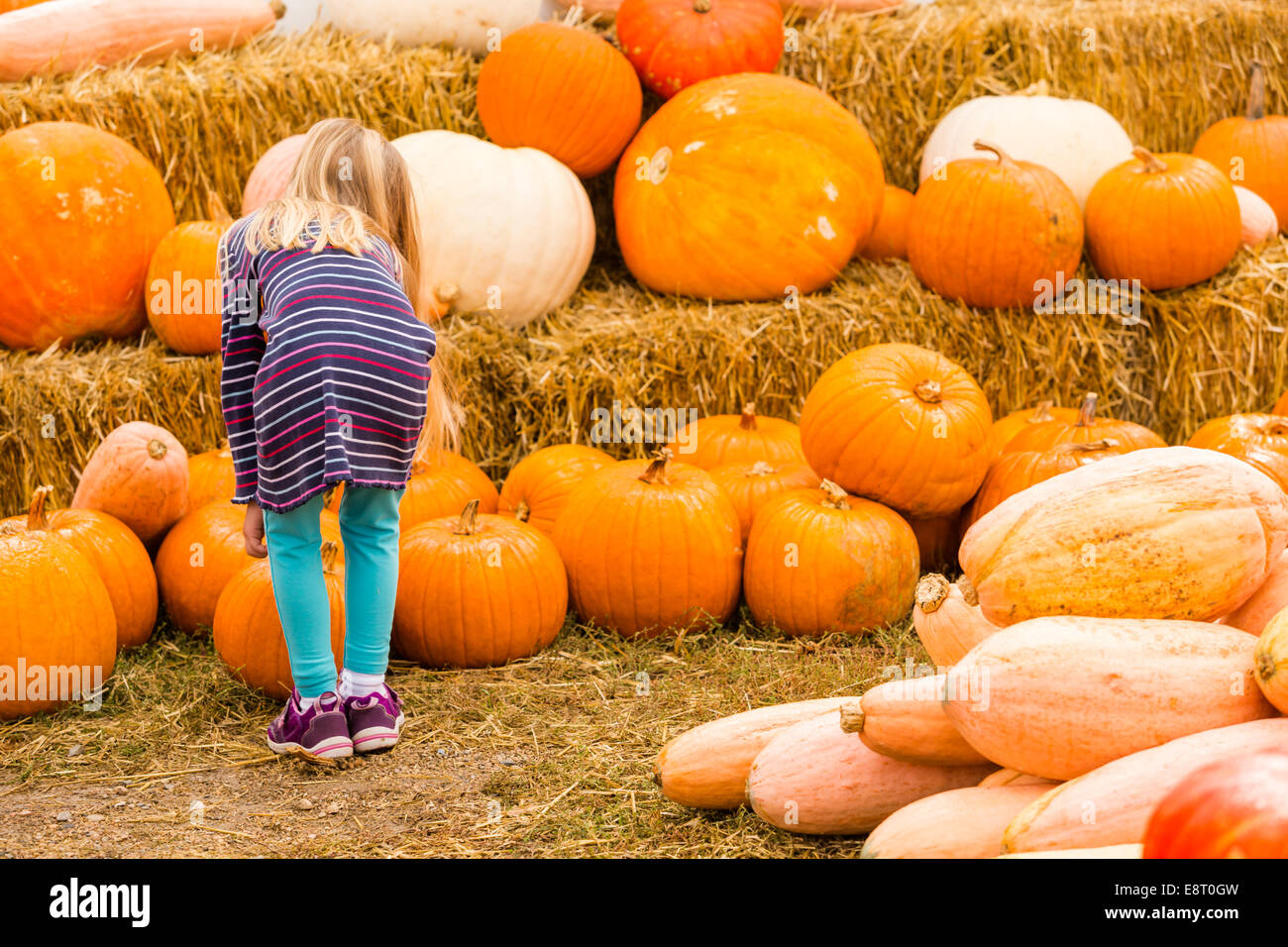 Tweens eating fruit hi-res stock photography and images - Alamy