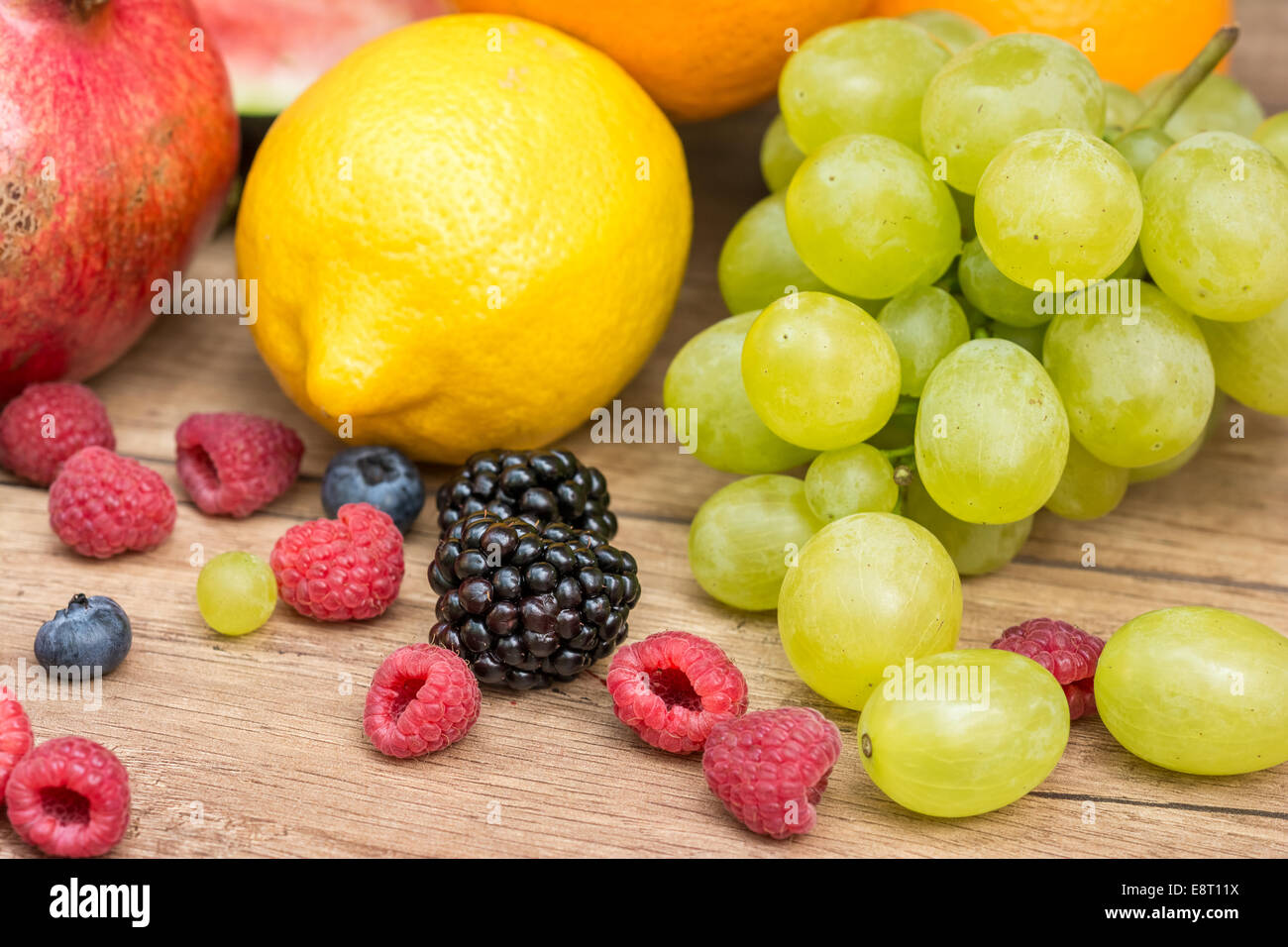 Tropical fruits table hi-res stock photography and images - Alamy