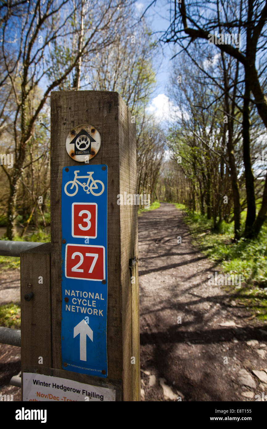 UK, England, Devon, Watergate, Tarka Trail, National Cycle Network sign ...