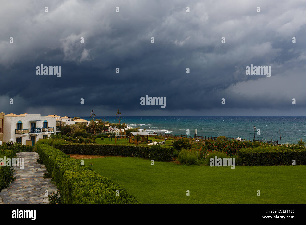 Thunderclouds hi-res stock photography and images - Alamy