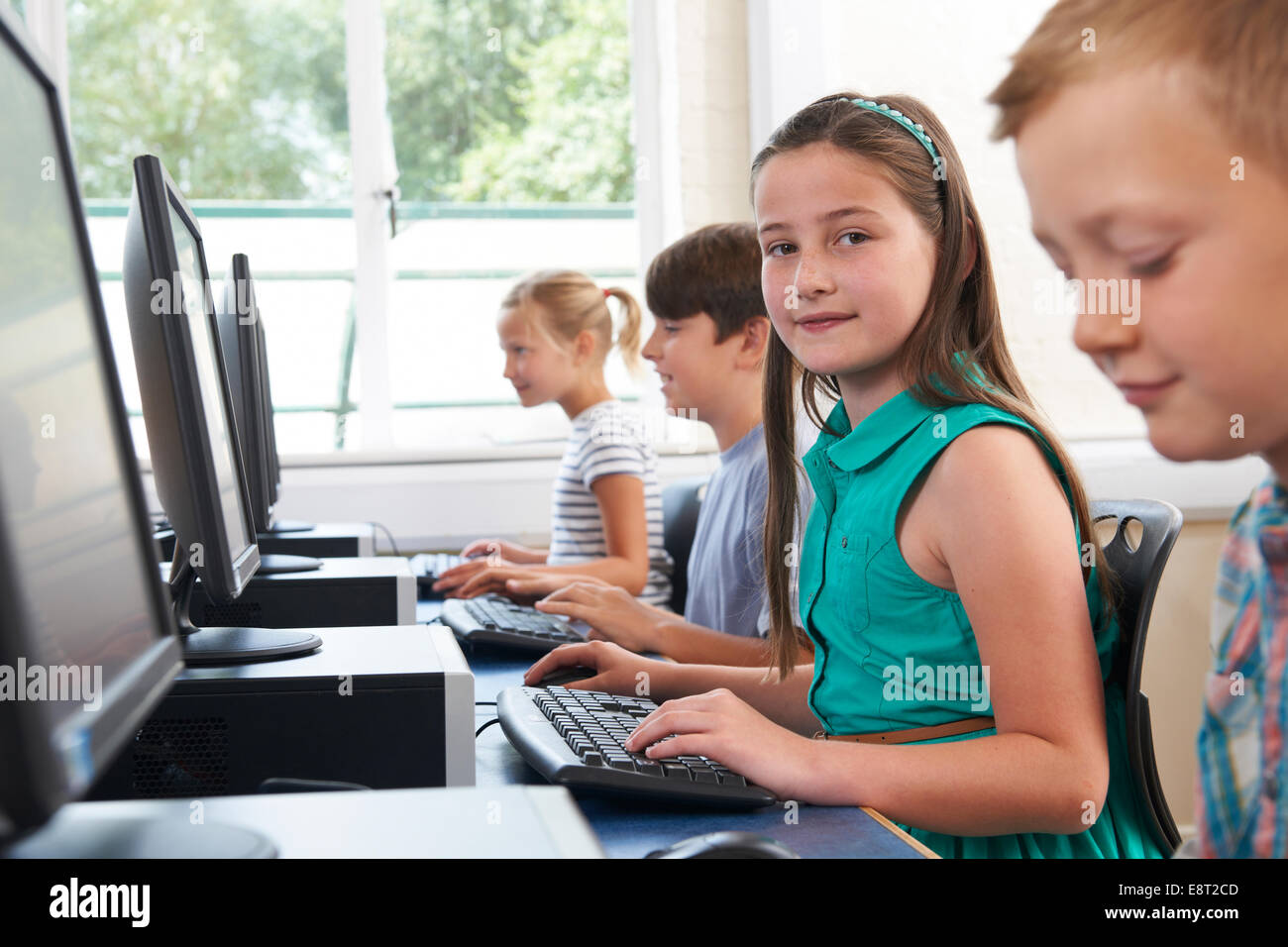 Group Of Elementary School Children In Computer Class Stock Photo - Alamy