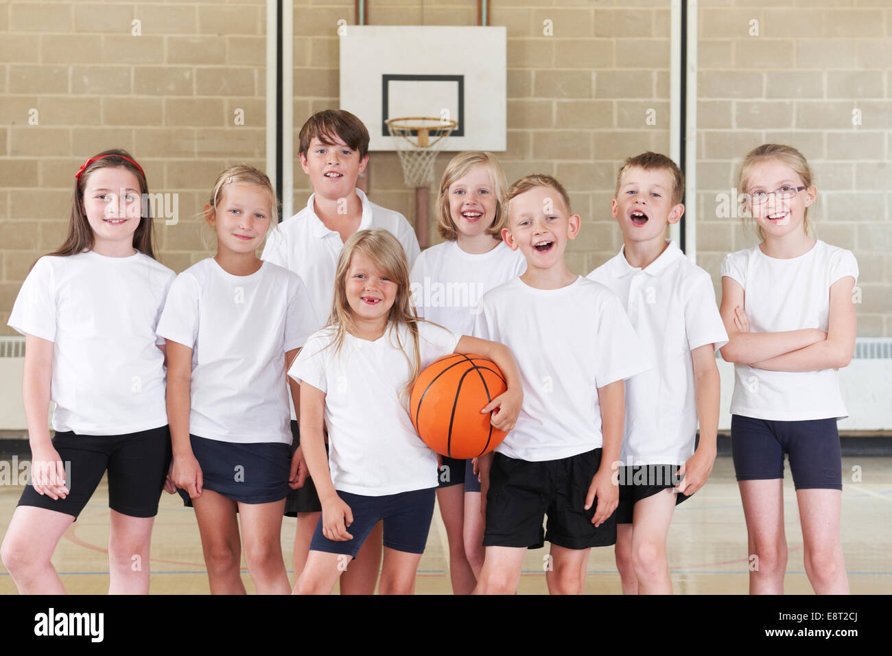 Pupils In Elementary School Basketball Team Stock Photo - Alamy