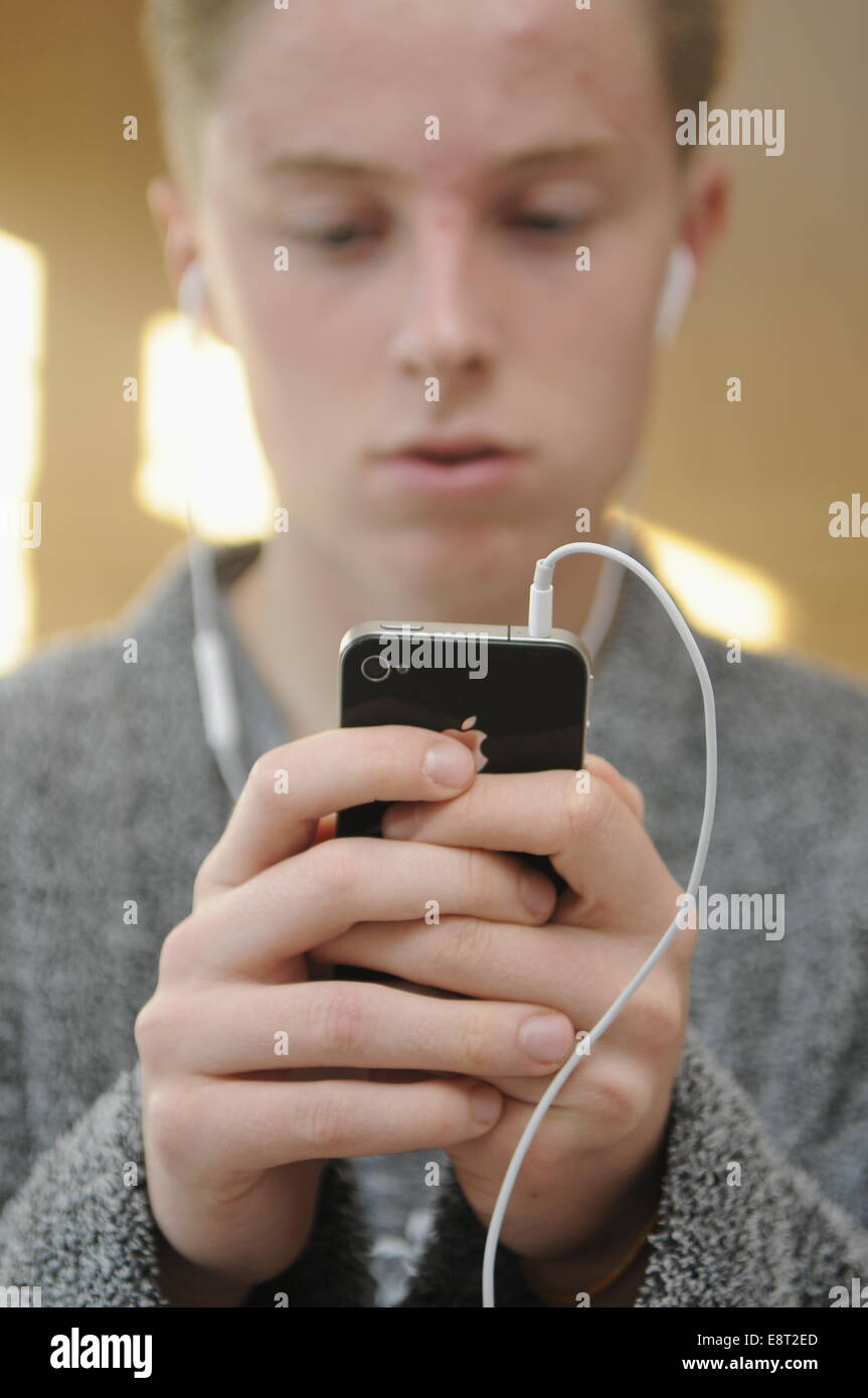 Teenage Boy Using An Apple iphone 4 Stock Photo - Alamy