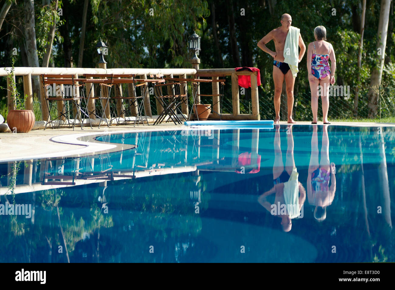 Couple beside swimming pool hi-res stock photography and images - Alamy