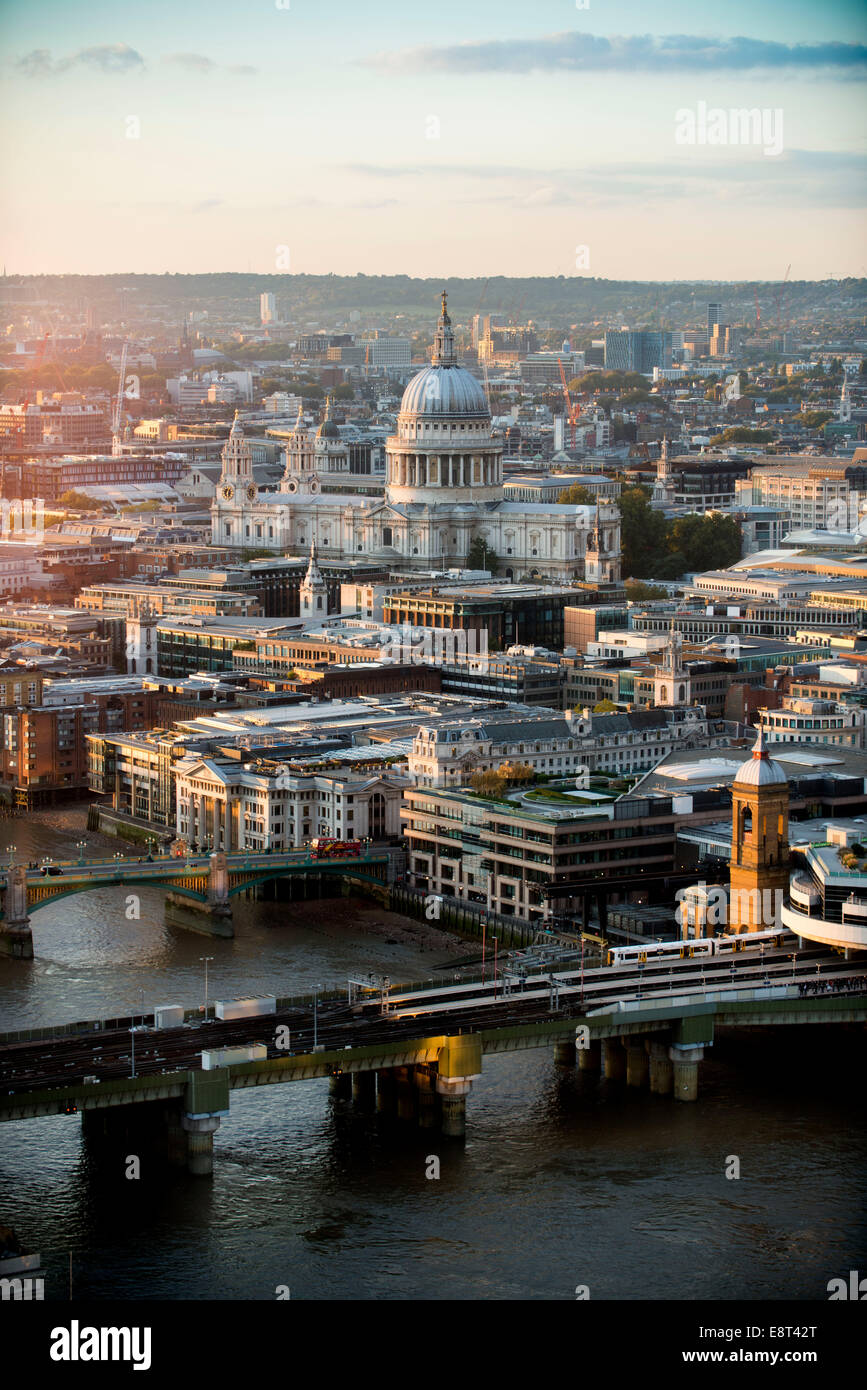 London from above hi-res stock photography and images - Alamy