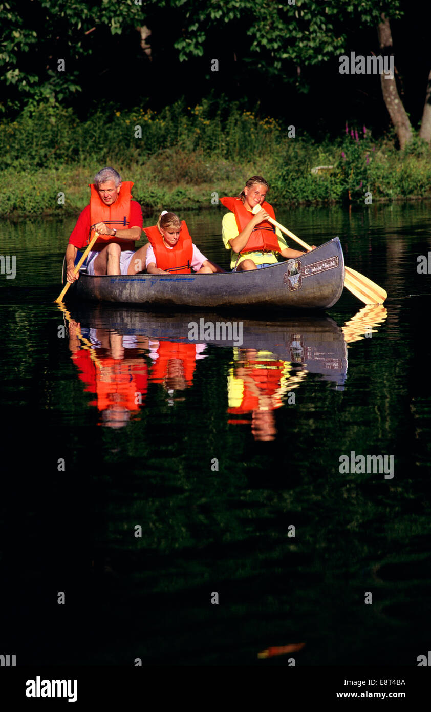 FAMILY CANOEING NOT AVAILABLE FOR POCONO RESORT USAGES Stock Photo - Alamy