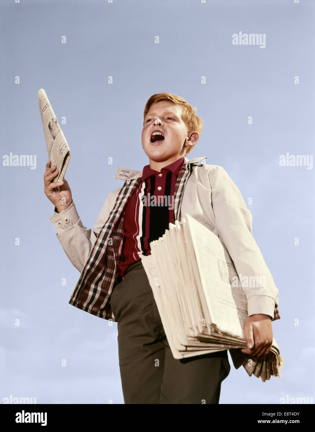 Newspaper boy extra hi-res stock photography and images - Alamy