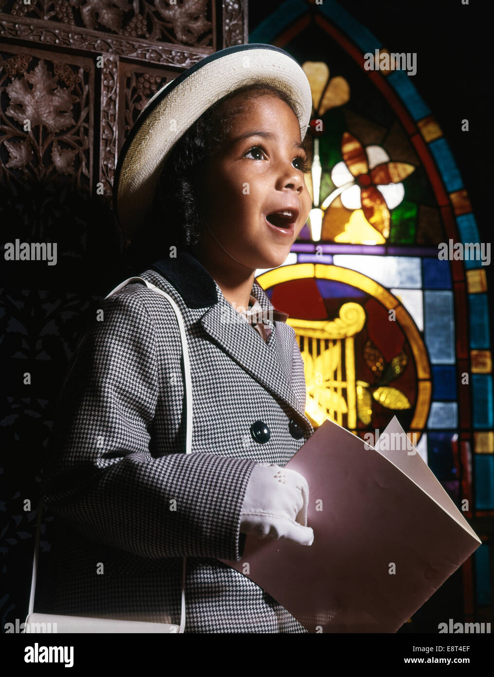 Female singer 1960s hi-res stock photography and images - Alamy