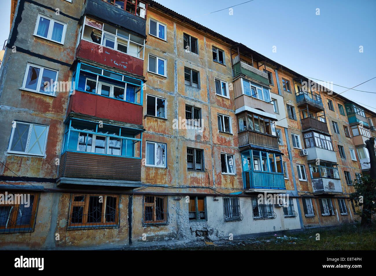 Fights between Ukrainian army and Pro-Russian Rebels near airport in ...