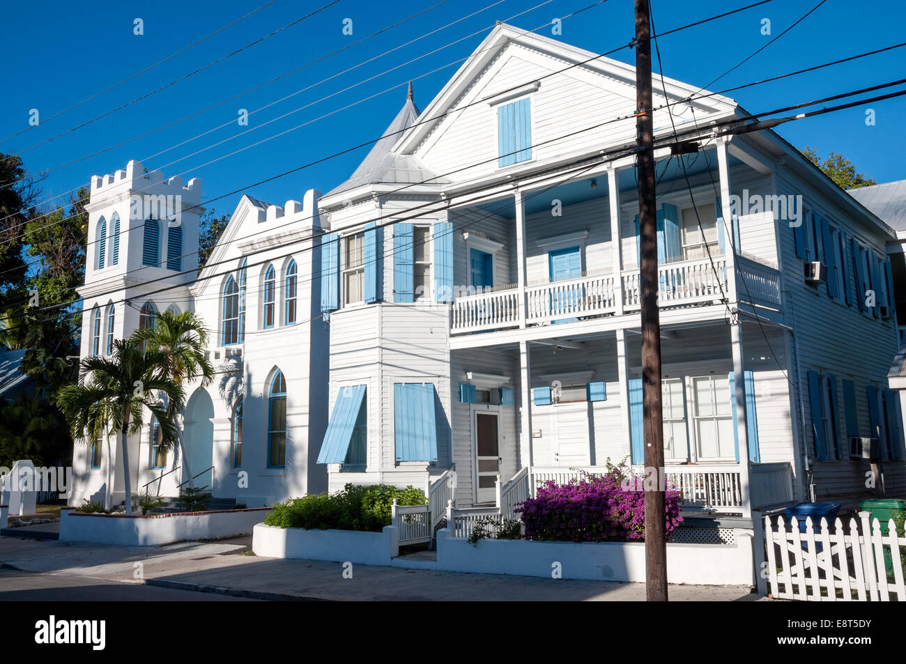 Traditional wooden caribbean house hi-res stock photography and images ...