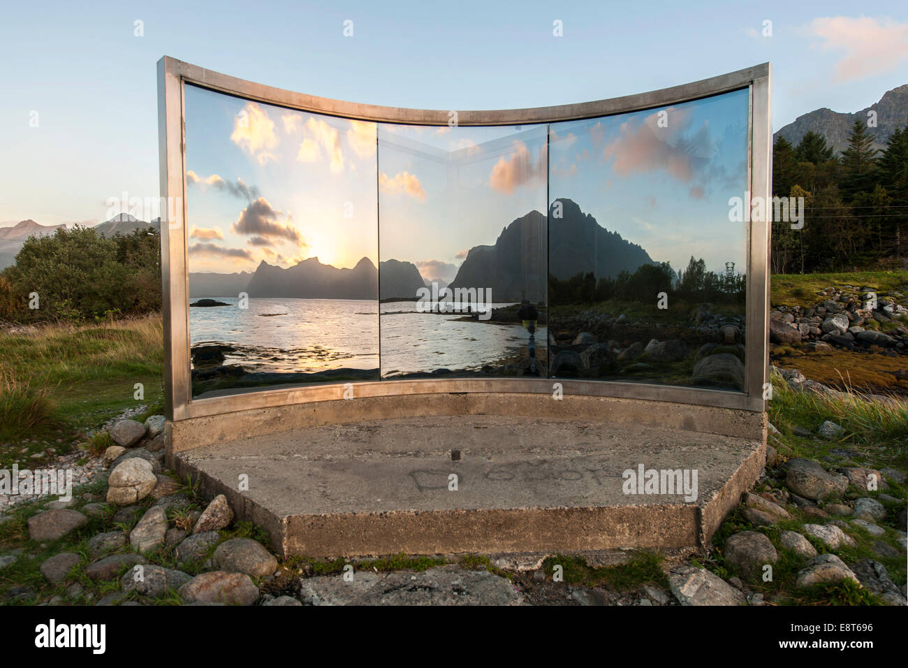 Dan graham artist hi-res stock photography and images - Alamy