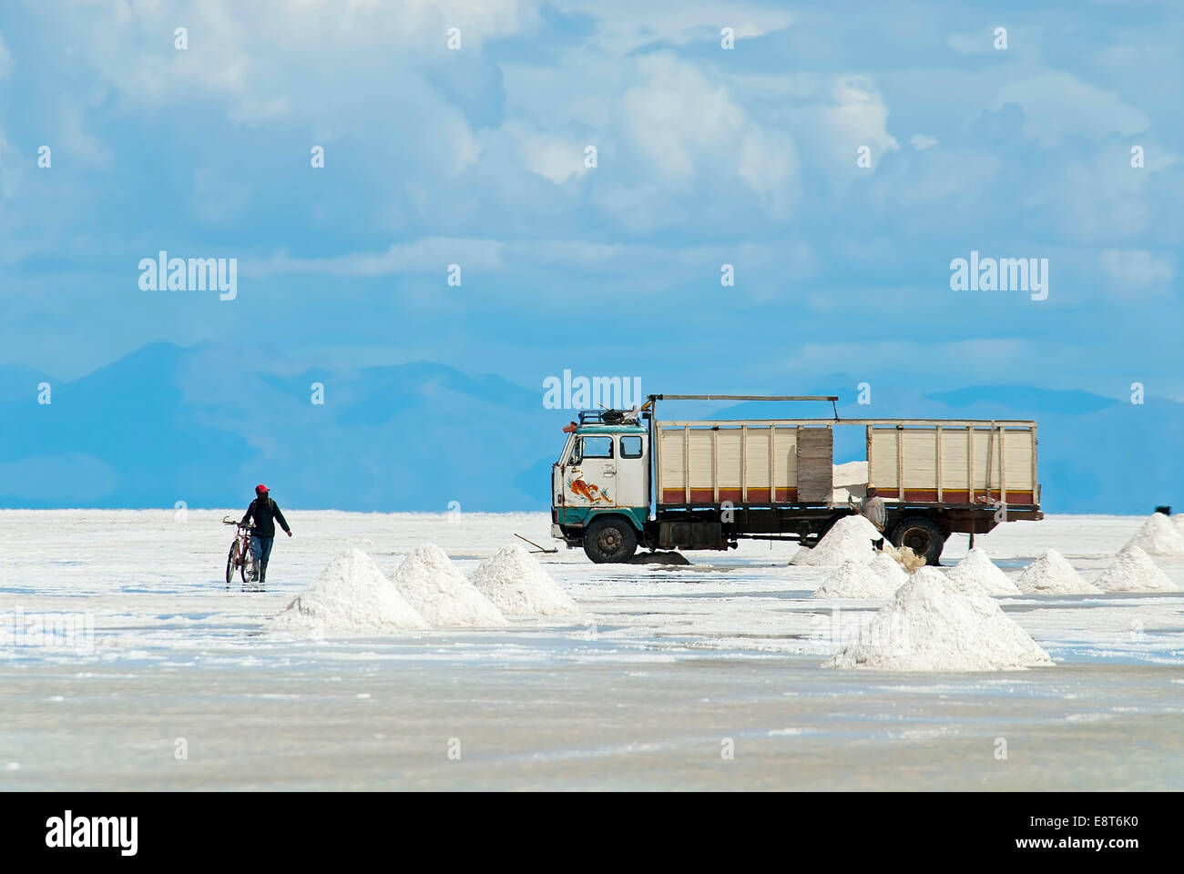 Salt extraction, Colchani, Potosi, Salar de Uyuni, Altiplano, Bolivia ...